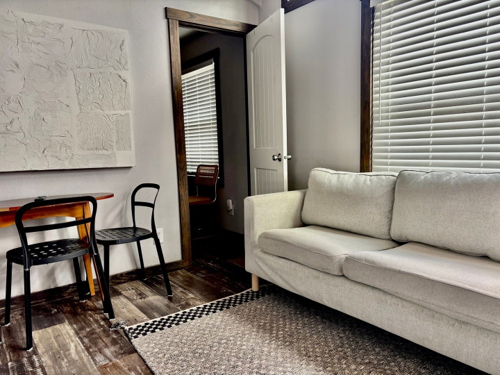 Back House | Cozy Vibes | Full Kitchen | Laundry - Austin, TX