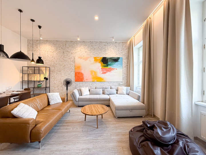 Independent 6bdr & 3bth & 3 Ktch Residence 200m2 - Prague