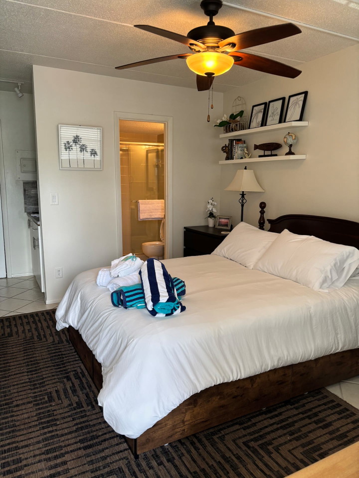 Beach Studio 71 - Venice Beach, FL
