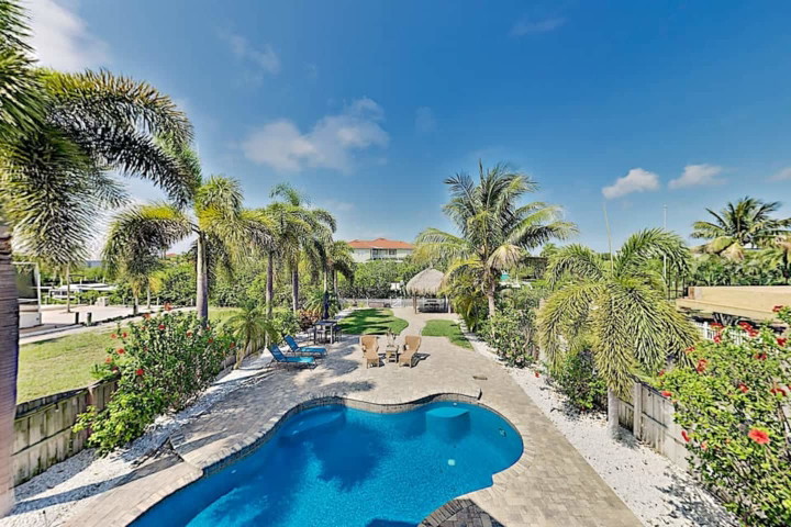 *Apollo Escape* Canalfront Home + Private Pool - Apollo Beach, FL