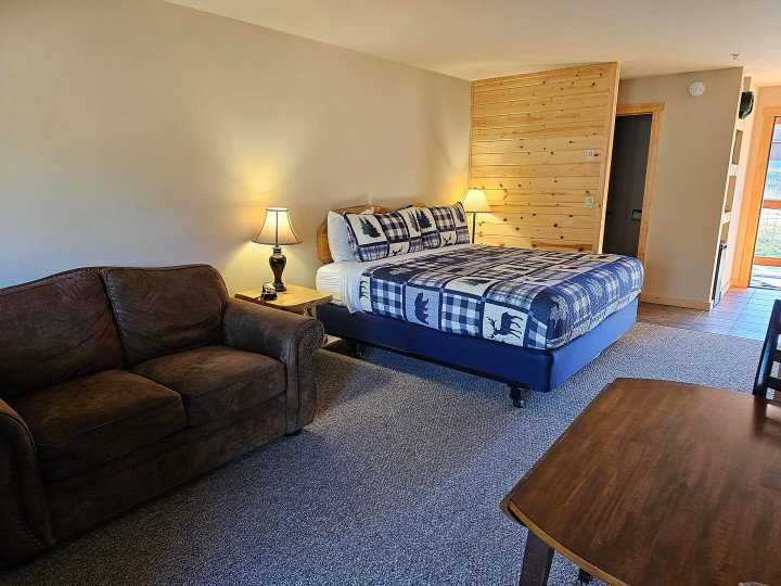 King Suite River Front W/qn Sofa - Winthrop, WA