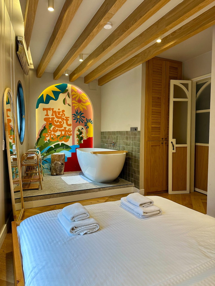 Designer Apt W/ Bathtub In Bedroom - Bayrampaşa