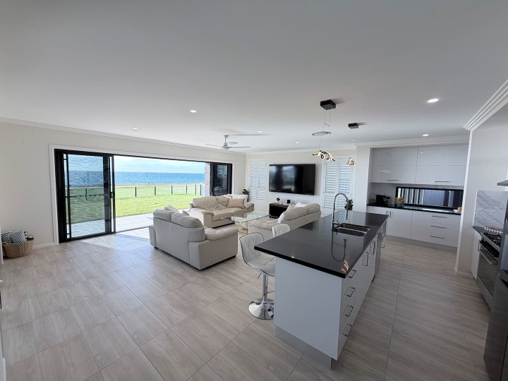 Elliott Heads Oceanfront Retreat - Elliott Heads