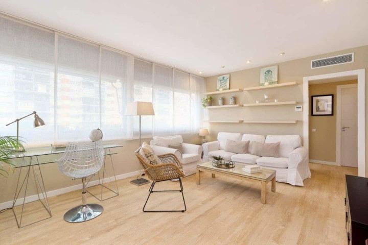 Property With Parking, Ac,wifi, Metro & At Only 8 Min.from City Centre By Metro. - Barcelona