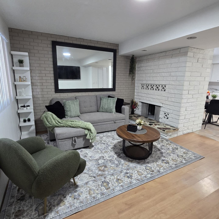 Modern 2br Garden-level Suite In Vancouver - 버너비