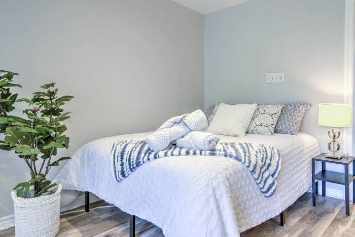 Lovely Bachelor Apartment With A Patio - Barrie