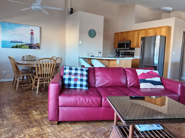 Entire 3 Bed, 1.5 Bath, Unit #2, Sylvan Lake, Ab - Sylvan Lake, AB