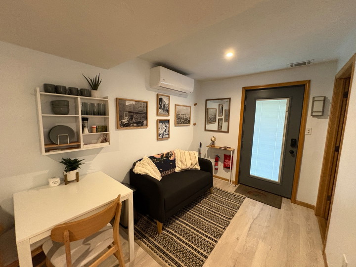 Hilltop Suite, Quiet Street - Pittsburgh, PA