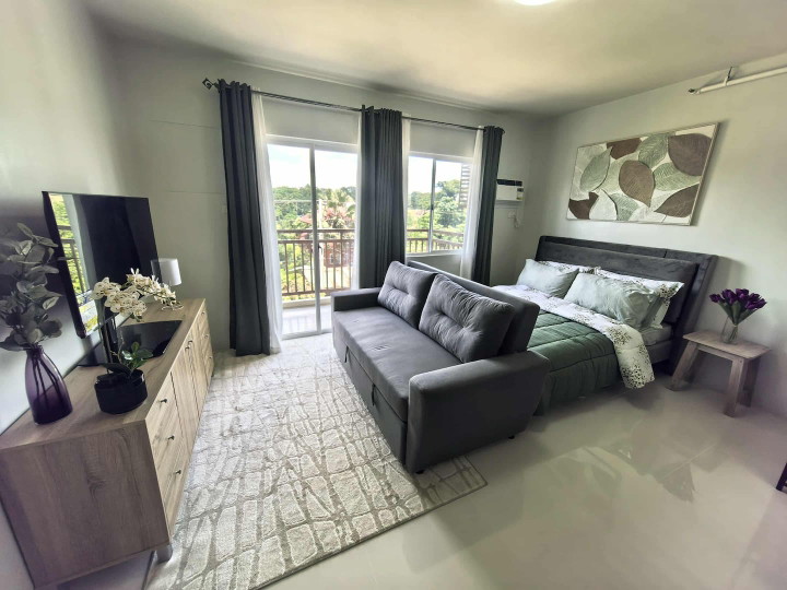 Stylish Condo Stay W/ Pool, Balcony & Near Airport - Puerto Princesa