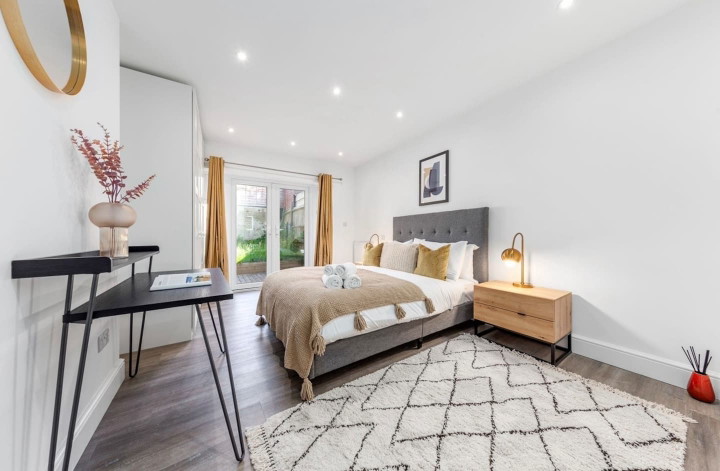 Amazing 3 Bedroom Flat With Garden - London, UK