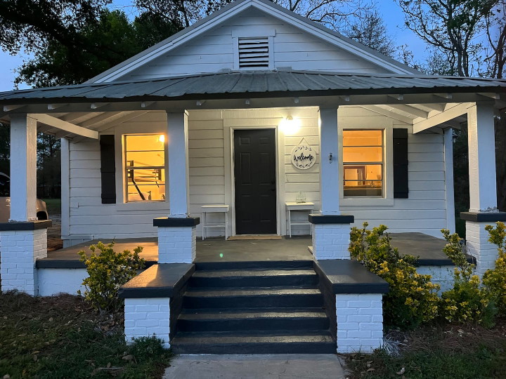 Charming Eufaula Home With Room For Your Boat - Eufaula, AL