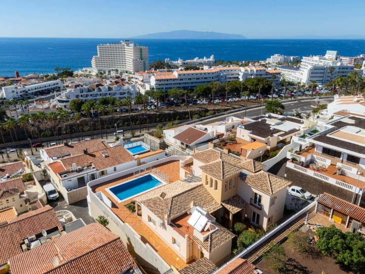 Villa Evita | Pool, Jacuzzi & Sea Views - Los Cristianos