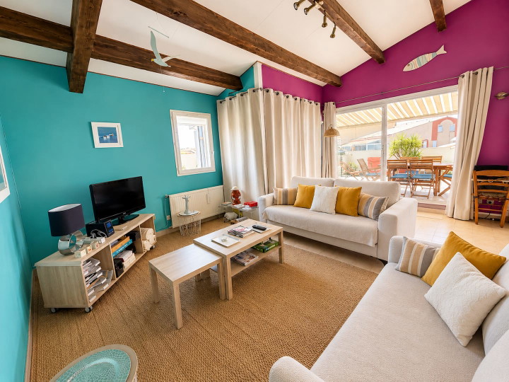 Grand T3 Terrasse Ensoleillée - Parking & Wi-fi - Bessan