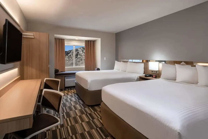 Microtel Georgetown Lake | 2 Queens | Free Parking - Georgetown, CO