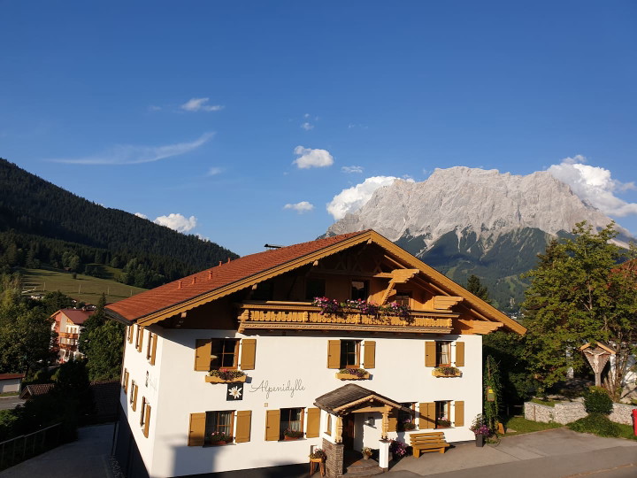 Alpine Idyll - Enjoy A Wonderful Mountain Backdrop 2 - Lermoos