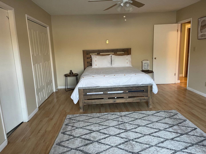 Spacious Apartment With Cozy Entry. - Lac la Hache, BC