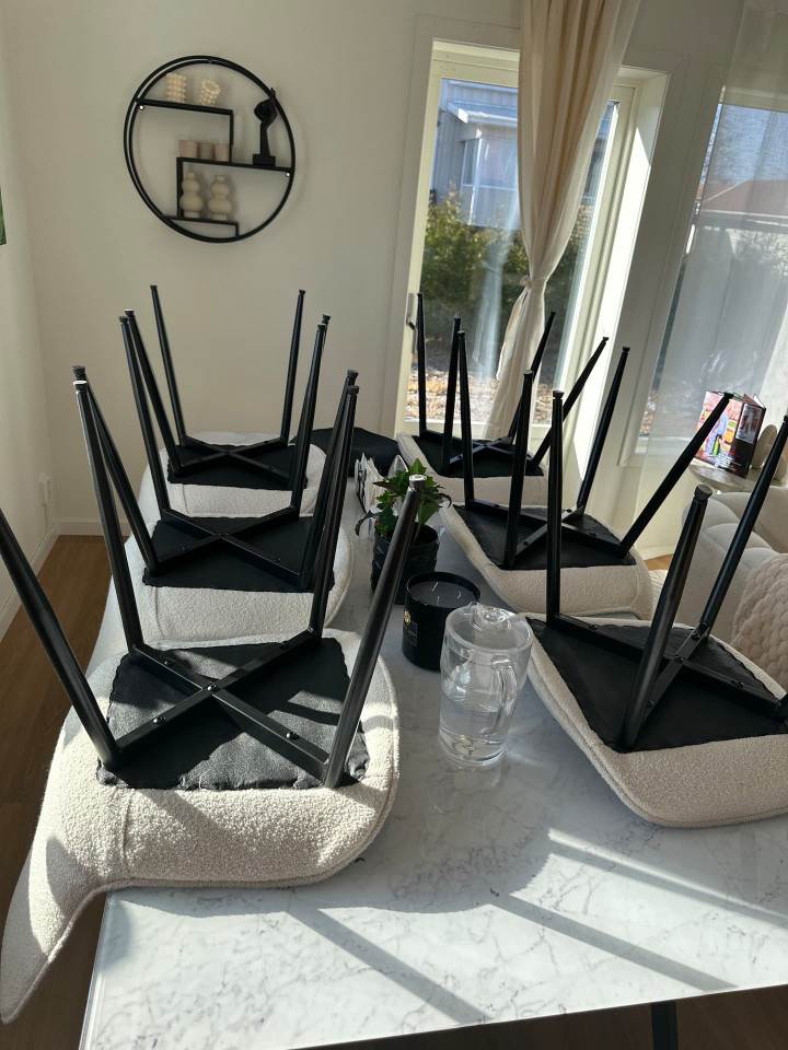 Hus I Centrala Sala.(övervåningen) 2 Sovrum - Sala