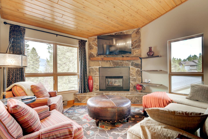 3 Bed Condo, 10 Min To Ski, Shared Hot Tub, Sauna - Big Sky, MT