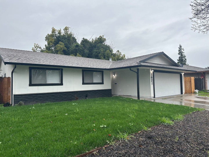 Relocation Specialists Comfortable Single Story - Modesto, CA