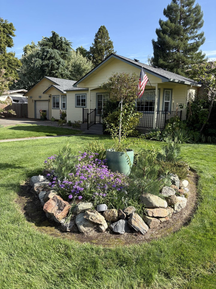 The Cherry Cottage With Built In Pool & Hot Tub - Grants Pass, OR