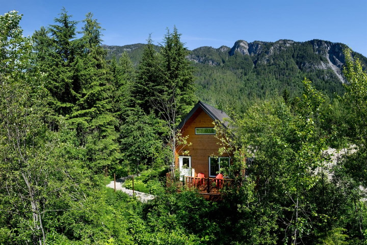 Tundra Lodge - Alpha Mountain Lodging + Sauna - Revelstoke