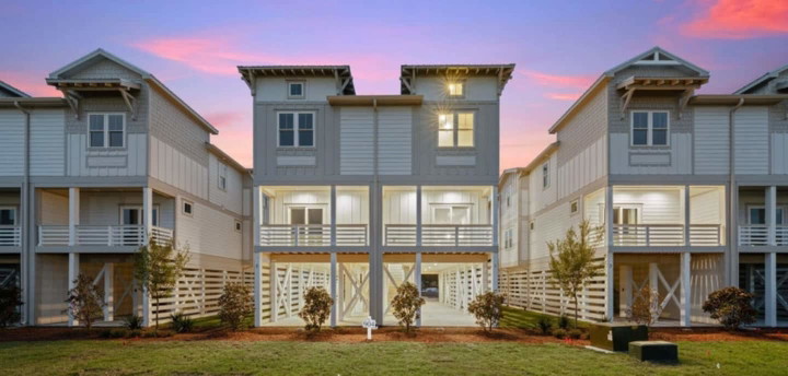 Lilly Life- Beach, Pool, Just Bring You! - Carolina Beach, NC