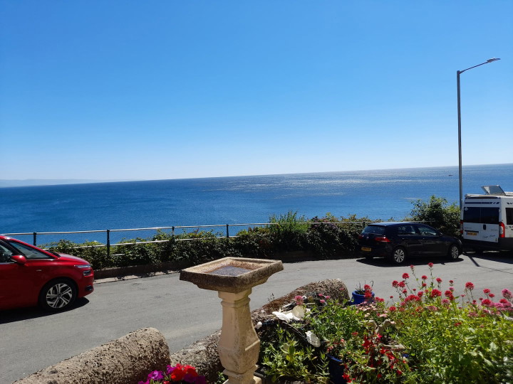 5 Star House In Criccieth. Sea Views. 1 Minute From Beach. Sleeps 8 - Criccieth