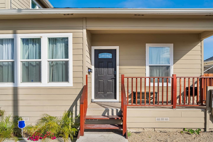 Spacious 8-br Home In Hayward With A/c &Parking - Hayward, CA