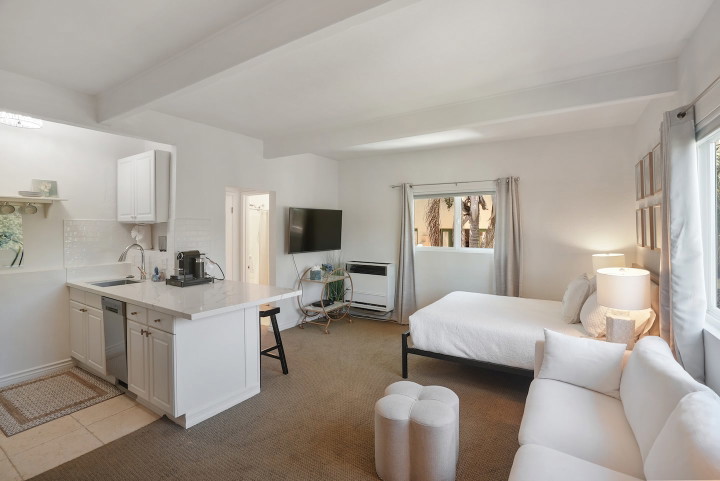 Luxury Beach Studio  2 Blocks To The Beach And Funk Zone - Santa Barbara, CA
