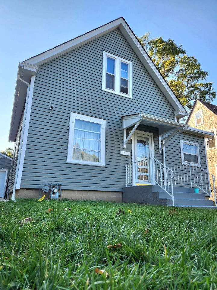 Renovated 2 Story House In Elgin - Elgin, IL