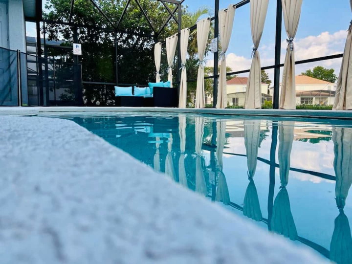Family Pool Home Sleeps 12 By Disney! - St. Cloud, FL