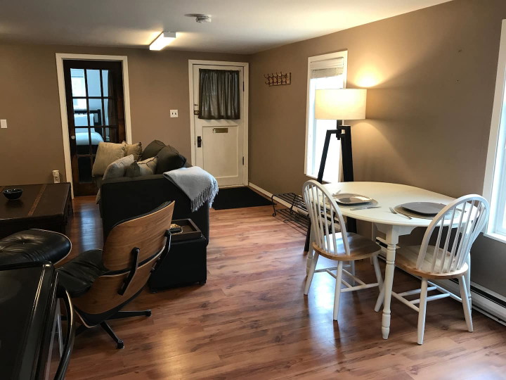 Stylish Suite W/ King Bed Walking Distance To All - Prince Rupert