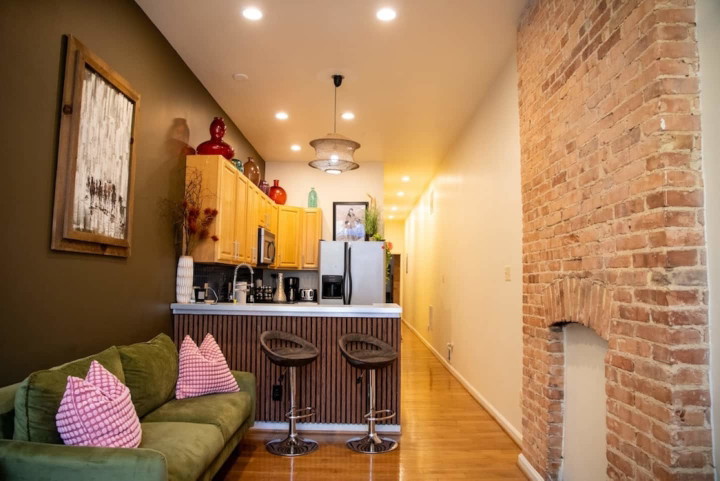 Eclectic Comfort: 2br W/ Balcony Near Mica & Jhu - Baltimore