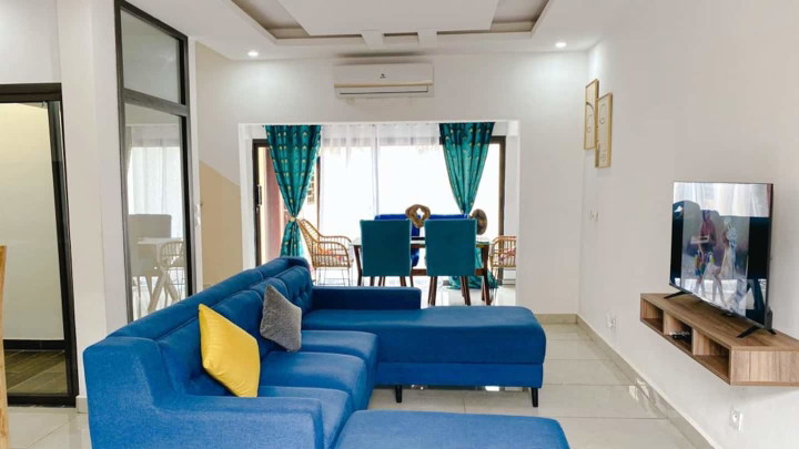 Villa Cosy De 280m² Avec Jacuzzi Et Piscine Privée - Abidjan