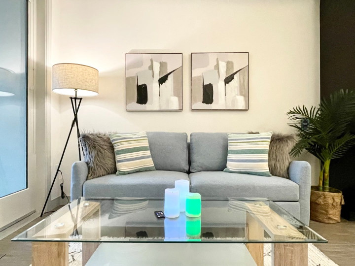 Irvine King Bed Two Desk One Bedroom Apt - Irvine, CA