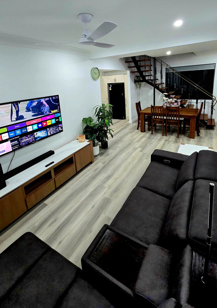 The Sunrise 2 | Stylish 4br Retreat Near Lake Mac - Newcastle