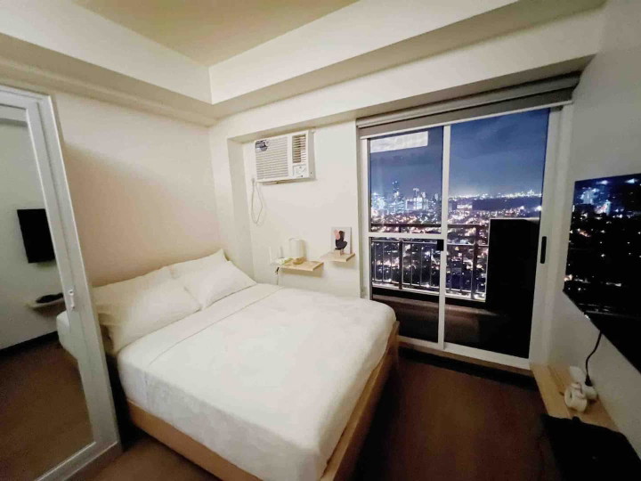 Chill W/ Netflix Best Bgc Skyline View (Top Floor) - Pasig