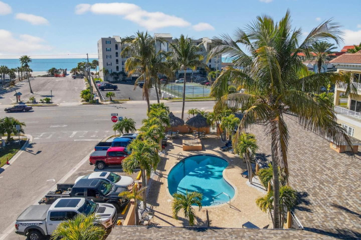 Enjoy Fall Promo Rates Mon & Thurs! Heated Pool! - North Redington Beach, FL