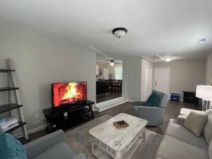 King Suite Hot Tub Fireplace Fire Pit Foosball 1 - Summerville, SC