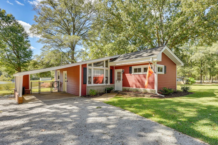 Lakeside Bungalow At Cedar Pines Lake - Lancaster, SC