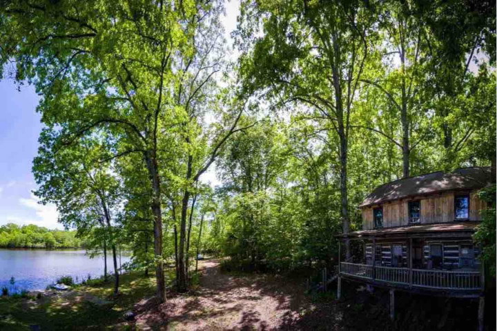 Historic Log Cabin On Private Fishing Lake - South Carolina
