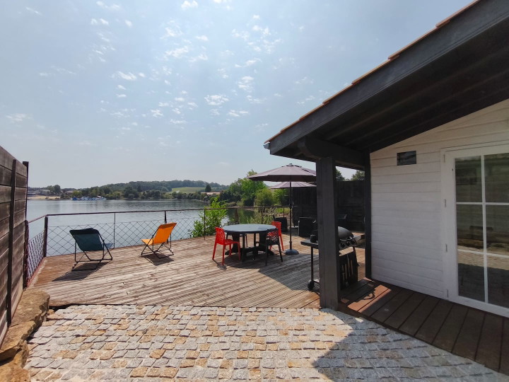 Chalet Au Bord D'un Lac Et Sa Superbe Vue - Peyrehorade
