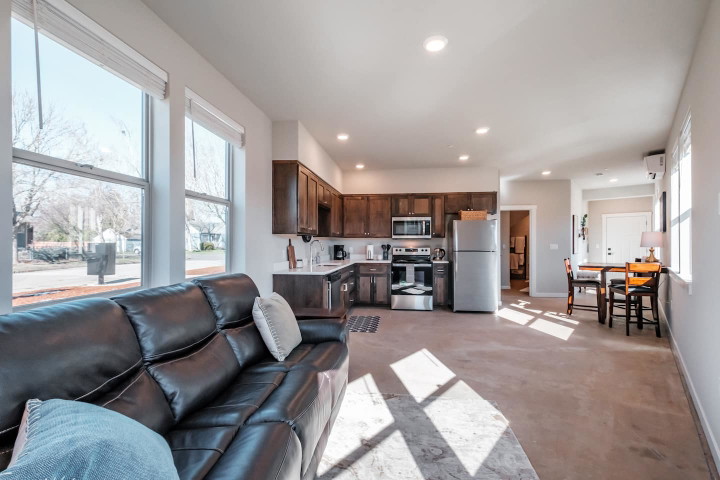 Clean & Bright 1-br Condo Near Broadway St (101) - Salem, OR