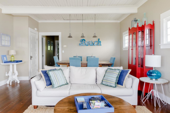 Dragonfly Beach House In North Admiral - Seattle, WA