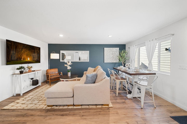 Pacific Breeze: Chic Family-friendly Penthouse - San Diego, CA