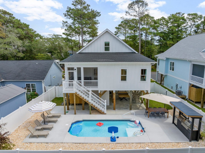 Luxury Beach House W/ Pool & Hot Tub - Sleeps 12 - Oak Island, NC