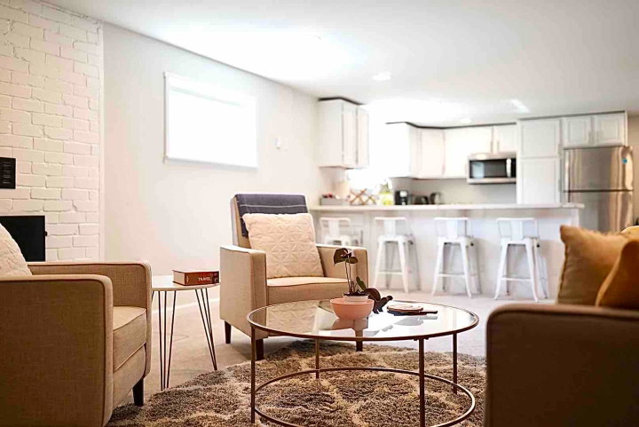 Modern, Clean And Spacious With Enclosed Yard. - Washington