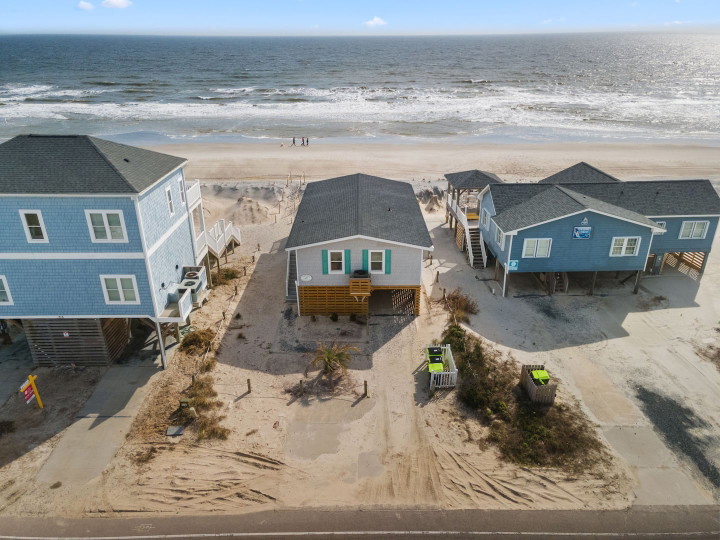 Beachfront Bungalow With Screened-in Porch! - Oak Island, NC