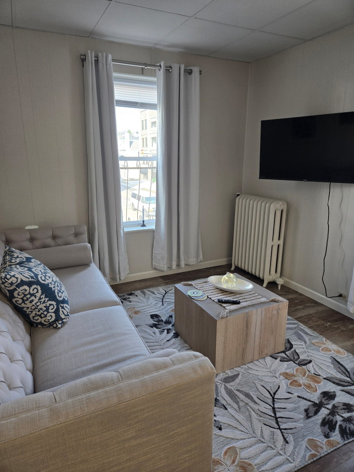 Contemporary Downtown 1-bedroom Apartment - Valparaíso, IN