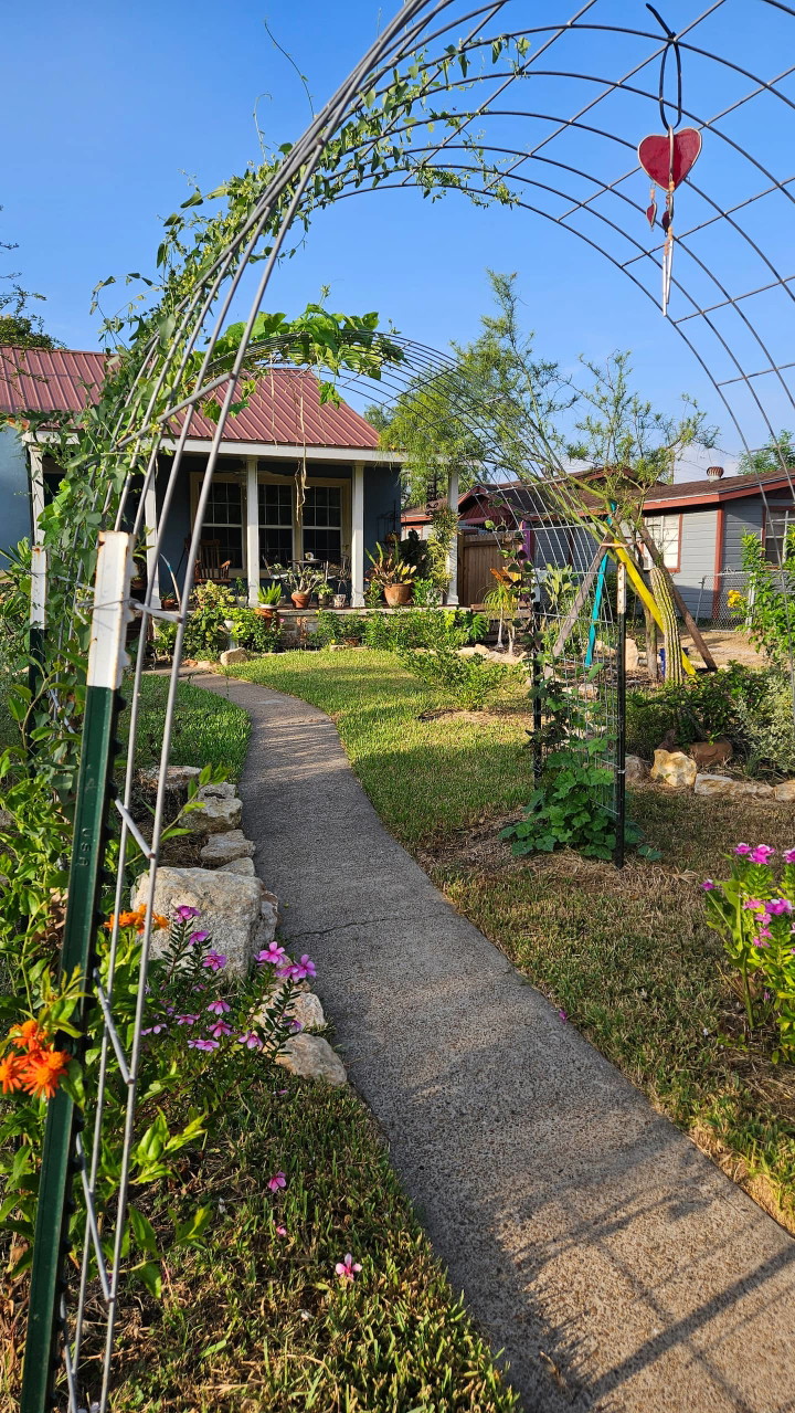2 Bed 1 Bath Home Near Airport, Hospitals, Dining - Harlingen, TX